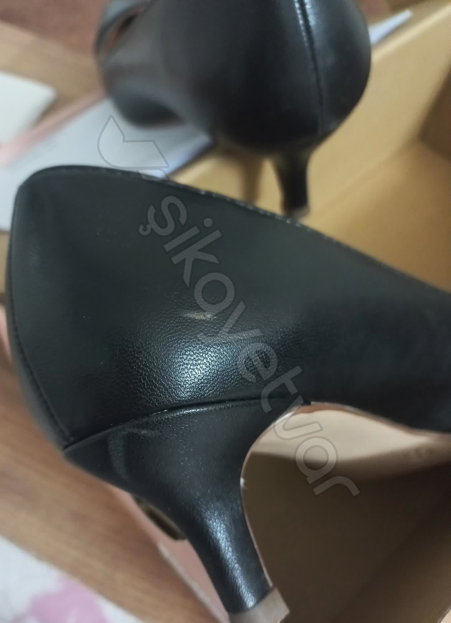 Graceland Sent Me Damaged Shoes with Terrible Packaging - Xolvie