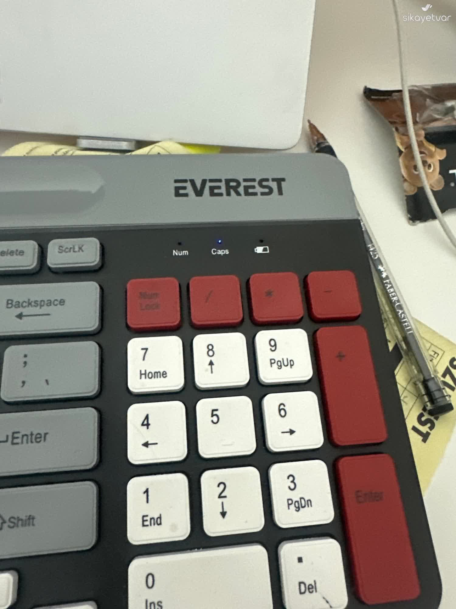 Everest KB-88 Ruby Klavye Sorunu: Caps Lock Göstergesi Yanıp Sönüyor - Şikayetvar