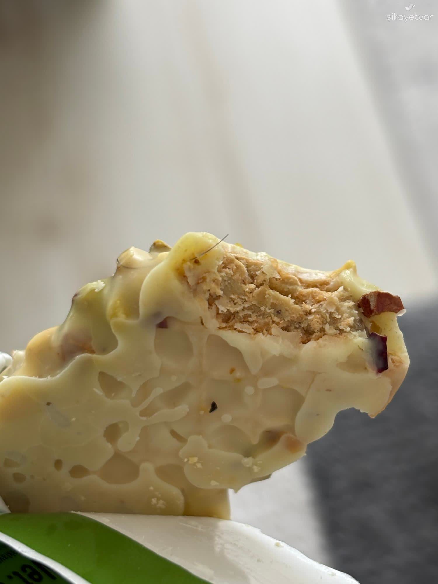 Ülker Çokonat Beyaz Çikolatalı Gofret İçerisinde Kıl Çıkması - Şikayetvar