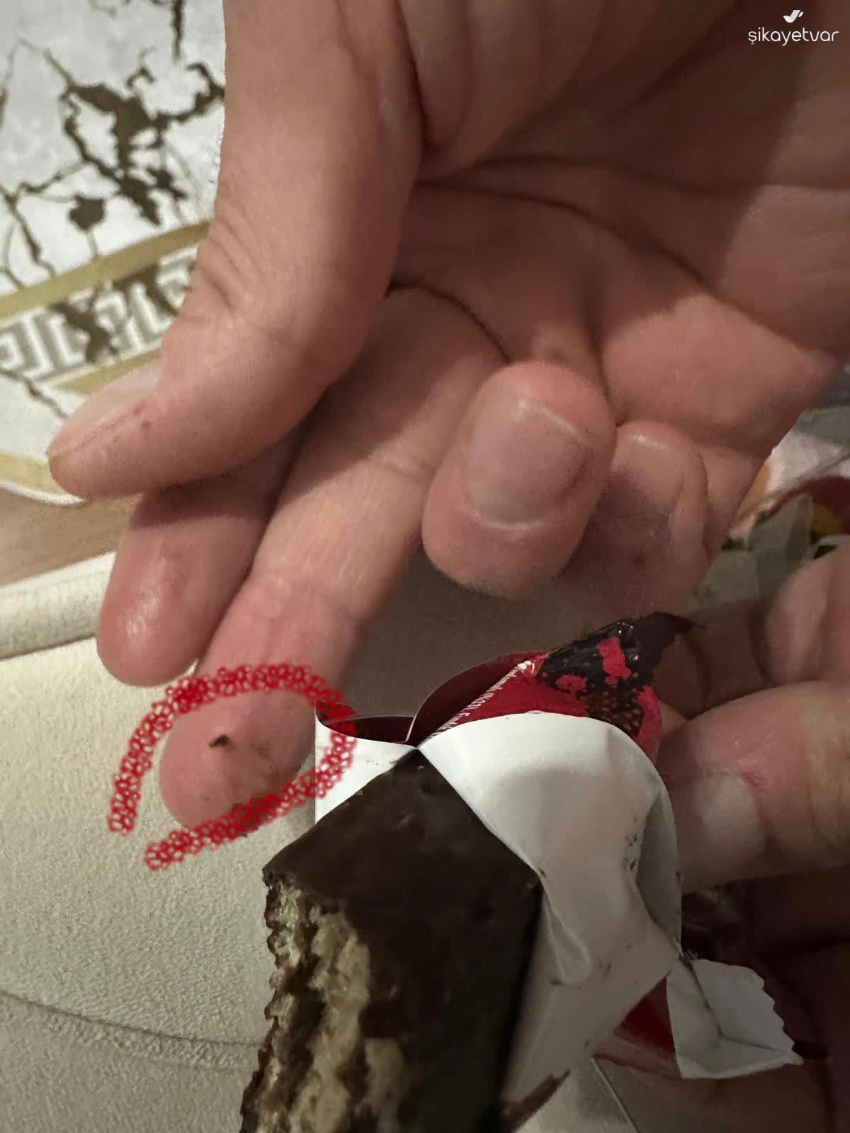 Torku Çikolata Gofretin İçinden Yabancı Cisim Çıktı, İlgilenilmiyor ...