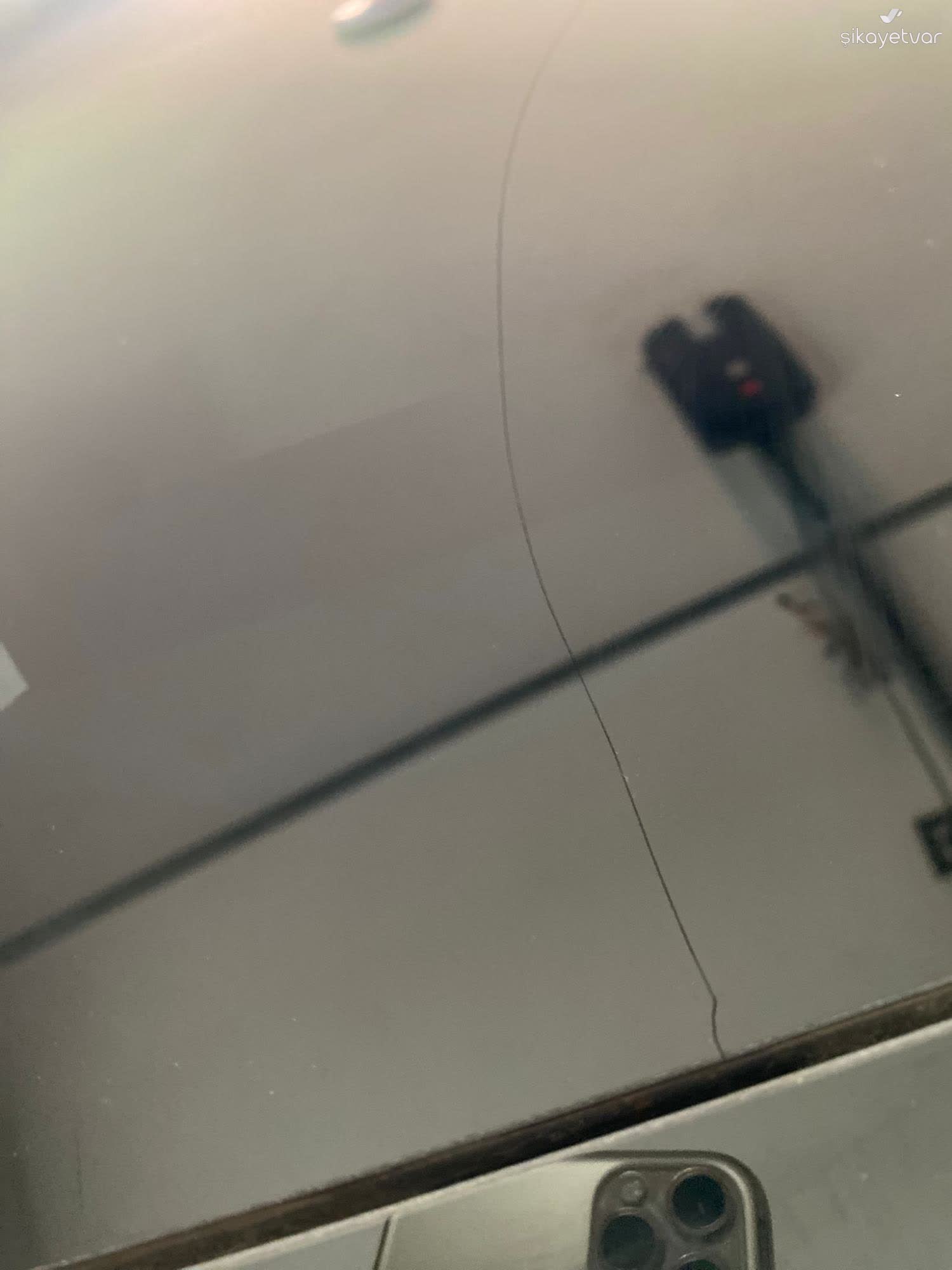 Tesla Model Y Cam Tavan Çatlağına Karşı İlgisizlik Ve Garanti Sorunu ...