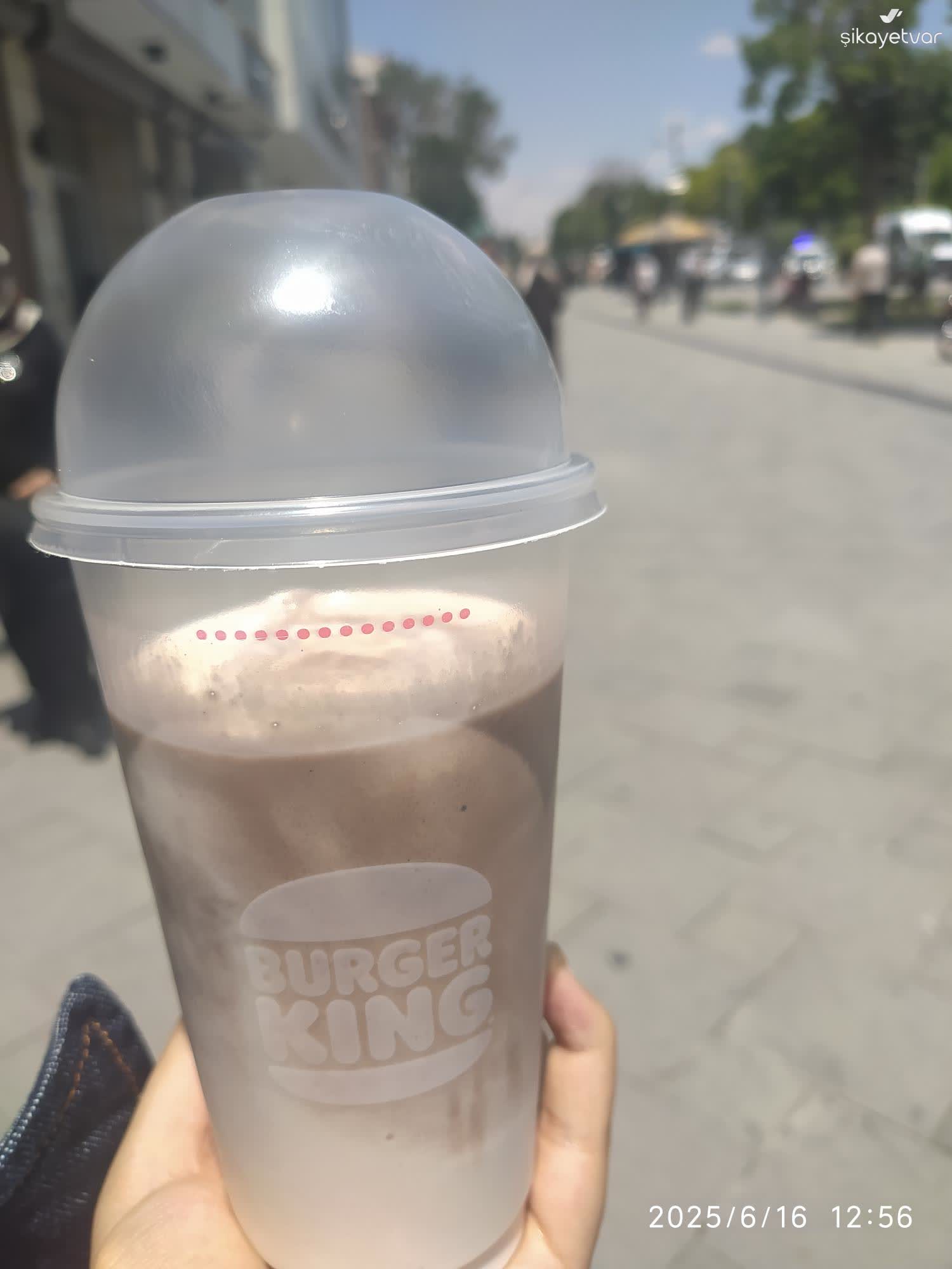 Burger King'de Eksik Doldurulan Milkshake Hayal Kırıklığı Yarattı ...