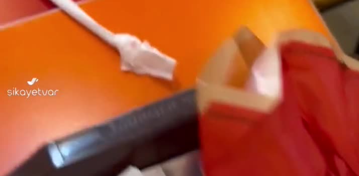 Burger King'de Sineklerle Savaş - Şikayetvar