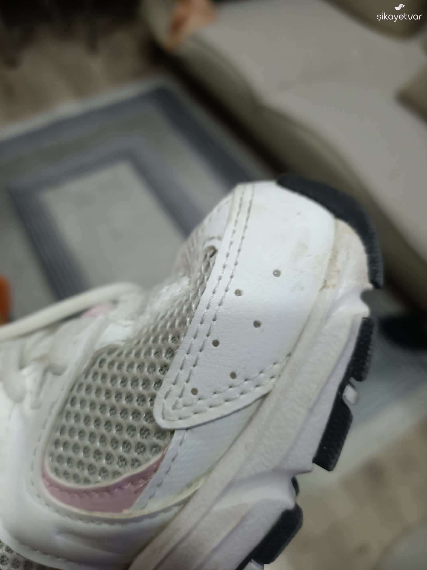 Sneaks Up New Balance 6200 TL'lik Ayakkabı 2 Ayda Kullanılamaz Hale ...