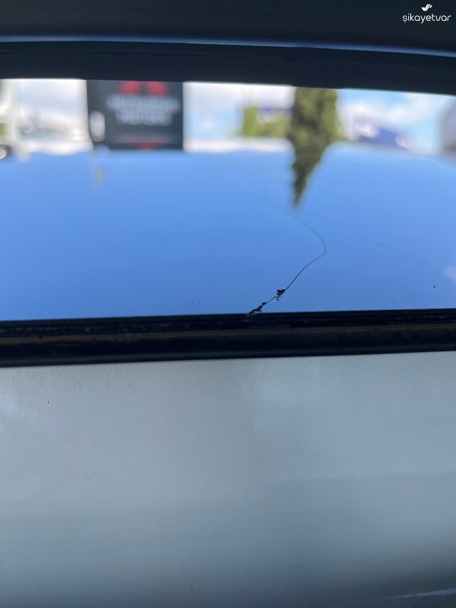 Tesla Model Y Tavan Camında Kendiliğinden Oluşan Çatlak Ve Yüksek ...