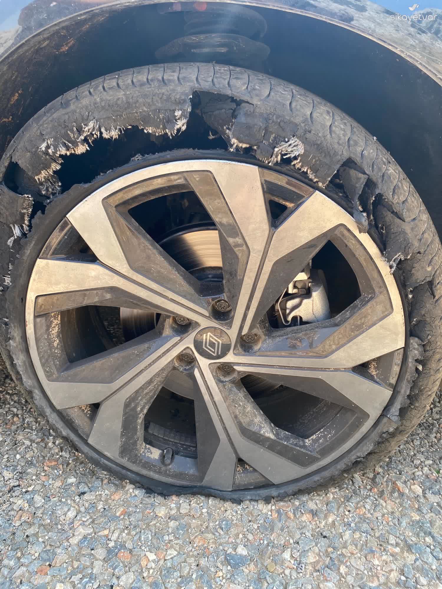 Renault Austral Aracımda Lastik Faciası ve Servis İlgisizliği - Şikayetvar
