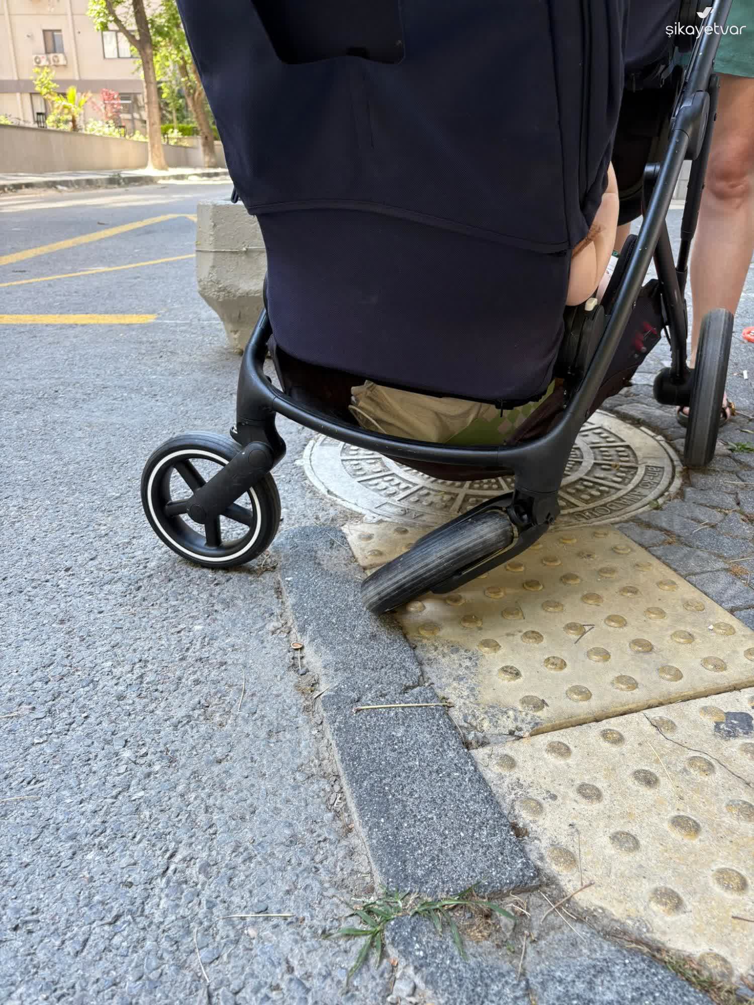 Cybex Gazelle S Stroller Seat Malfunction and Broken Front Wheel Left ...