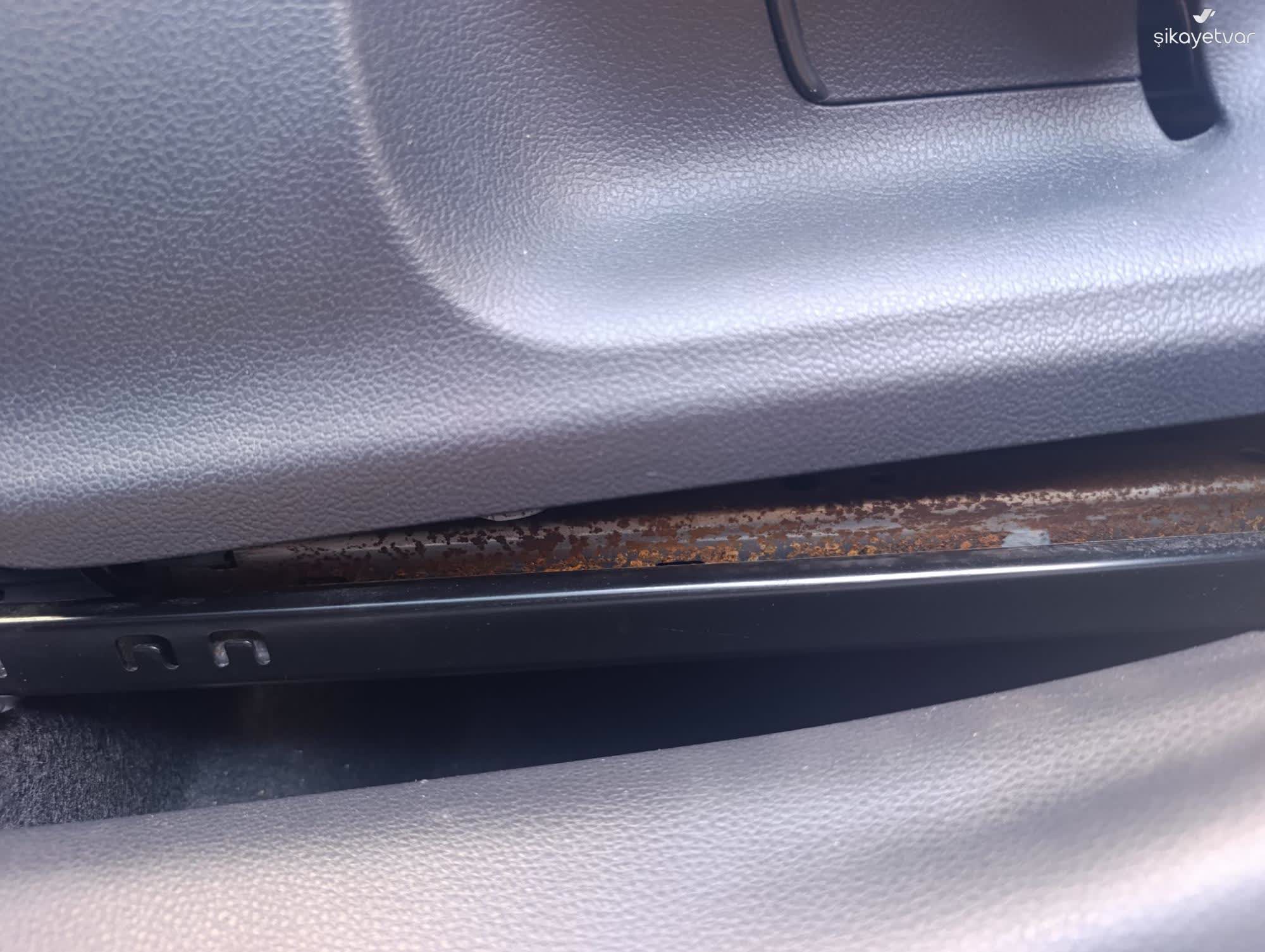 Toyota Yaris Cross Seat Rust Problem Dismissed by Service - Xolvie