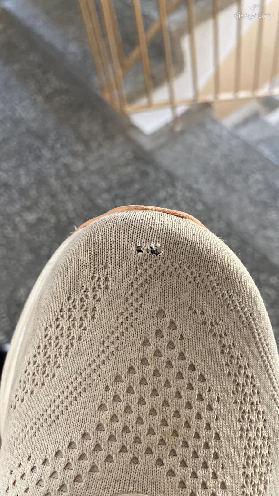 I Face Mesh Tear Issue on Asics Gel Nimbus 26 After Minimal Use - Xolvie