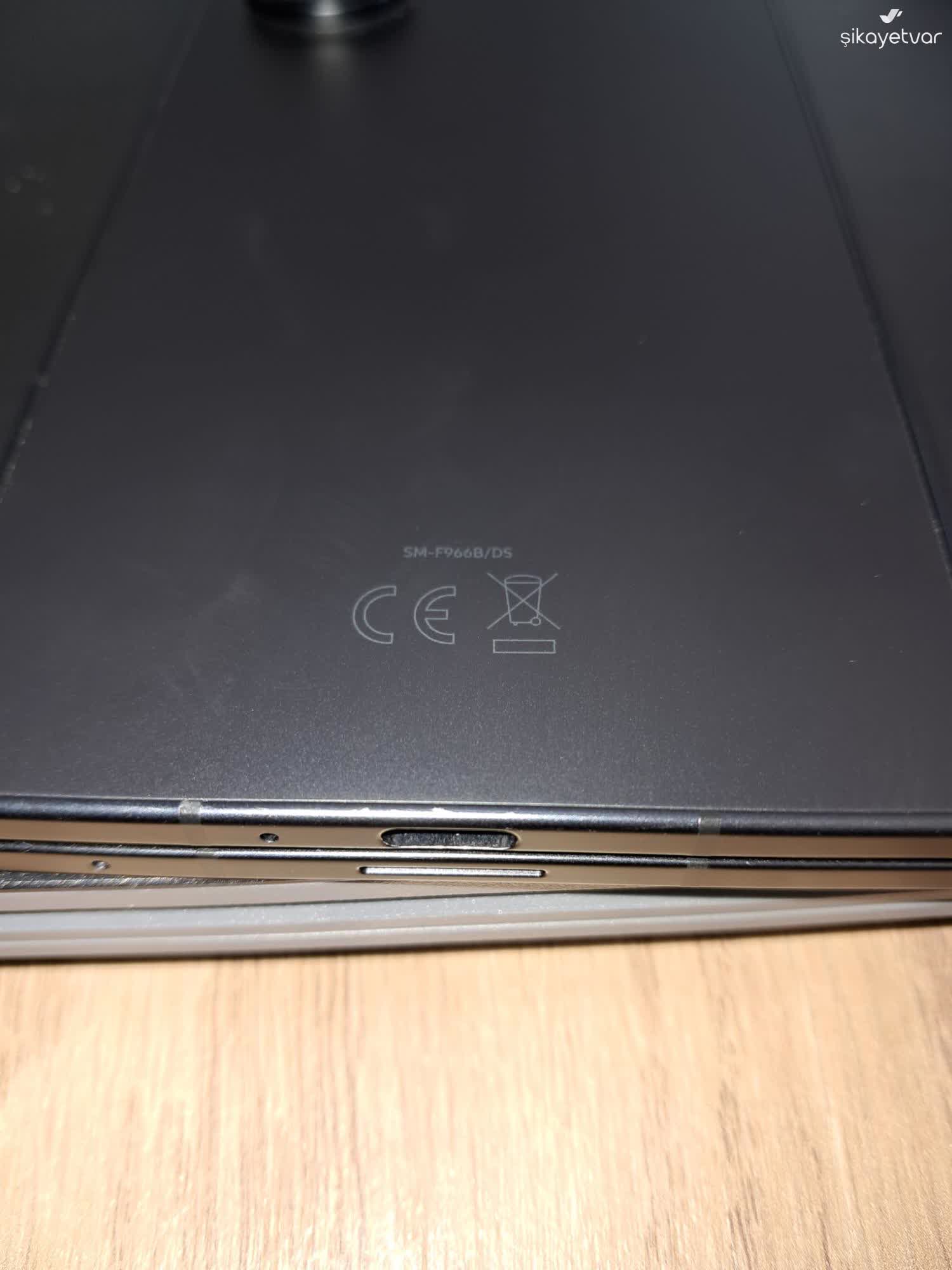 Samsung Mobile Samsung Z Fold 7 Paint Peeling Near Charging Port ...