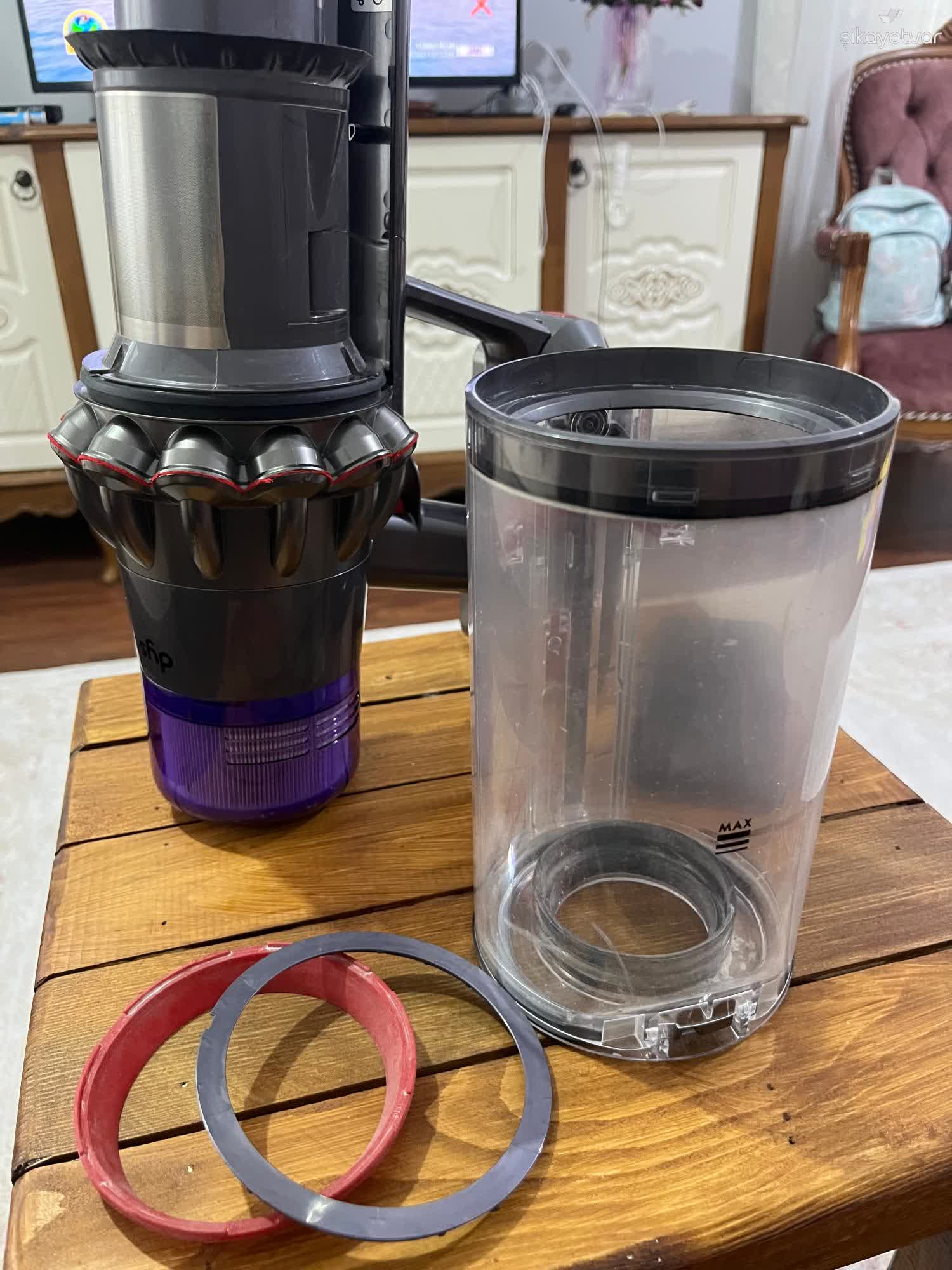 Dyson V11 Süpürgemin Toz Haznesindeki Kauçuk Parçalar Yerinden Çıktı ...