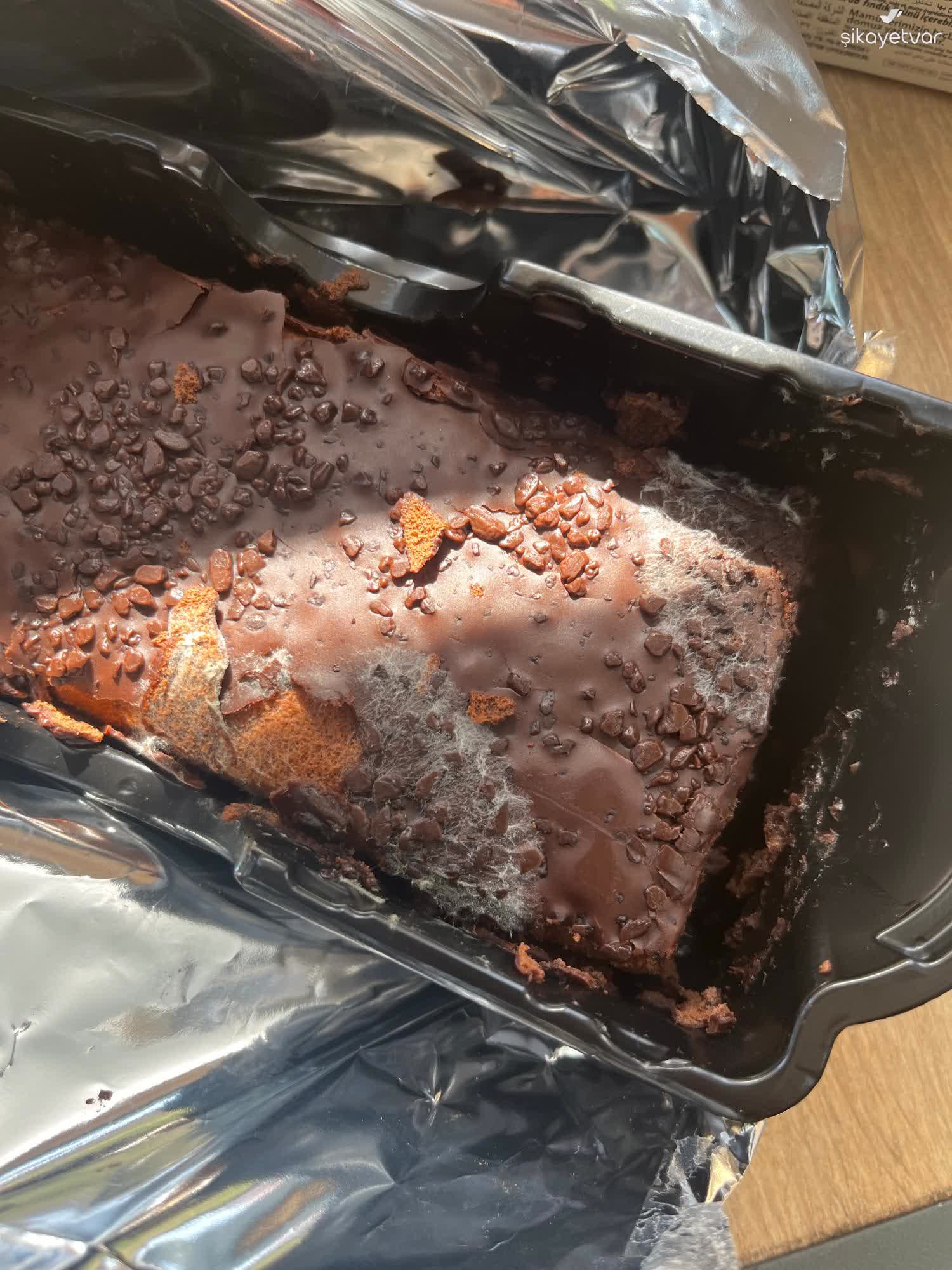 A101 Son Kullanma Tarihi Geçmemiş Kek Küflü Çıktı, İade Kabul Edilmedi ...