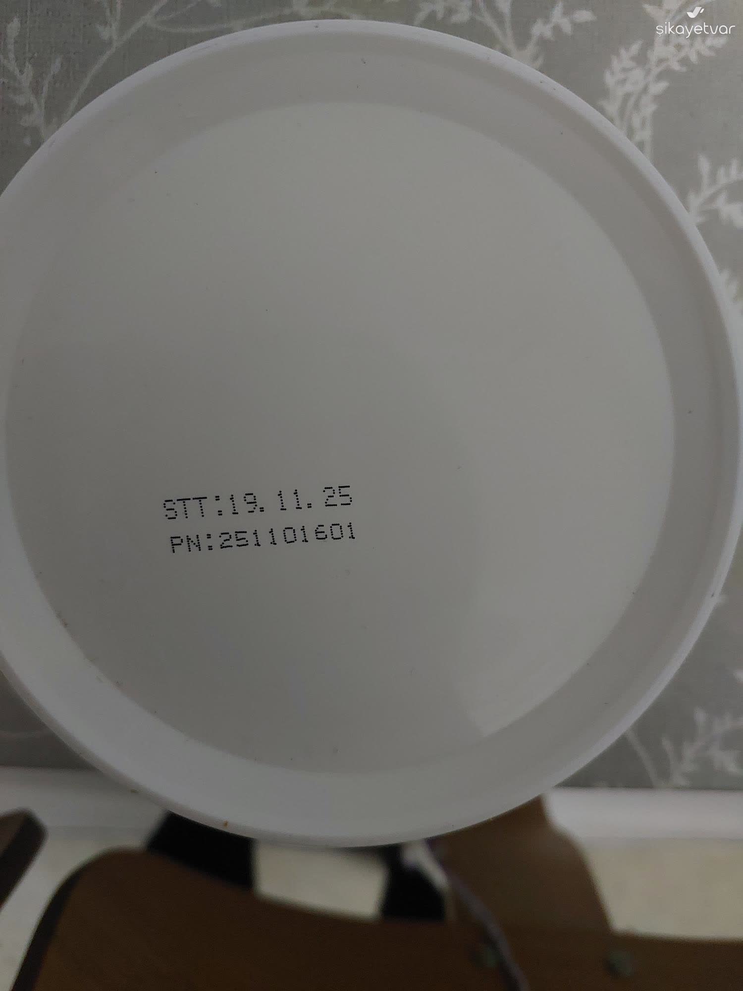 Migros Son Kullanma Tarihi Geçmemiş Yoğurtta Küf Ve Sarı Lekeler Şoku ...
