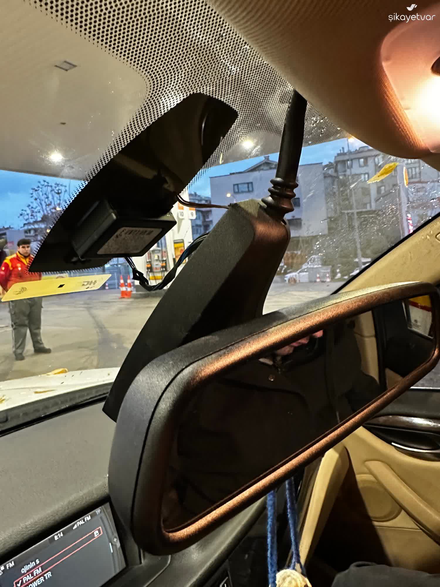 BMW X1 İç Dikiz Aynası Aniden Yerinden Çıktı Güvenlik Endişesi ...