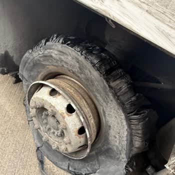 İstyatur Otobüs Lastiği Patlaması Metzingen Outlet Ziyaretini İptal ...