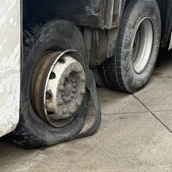 İstyatur Otobüs Lastiği Patlaması Metzingen Outlet Ziyaretini İptal ...