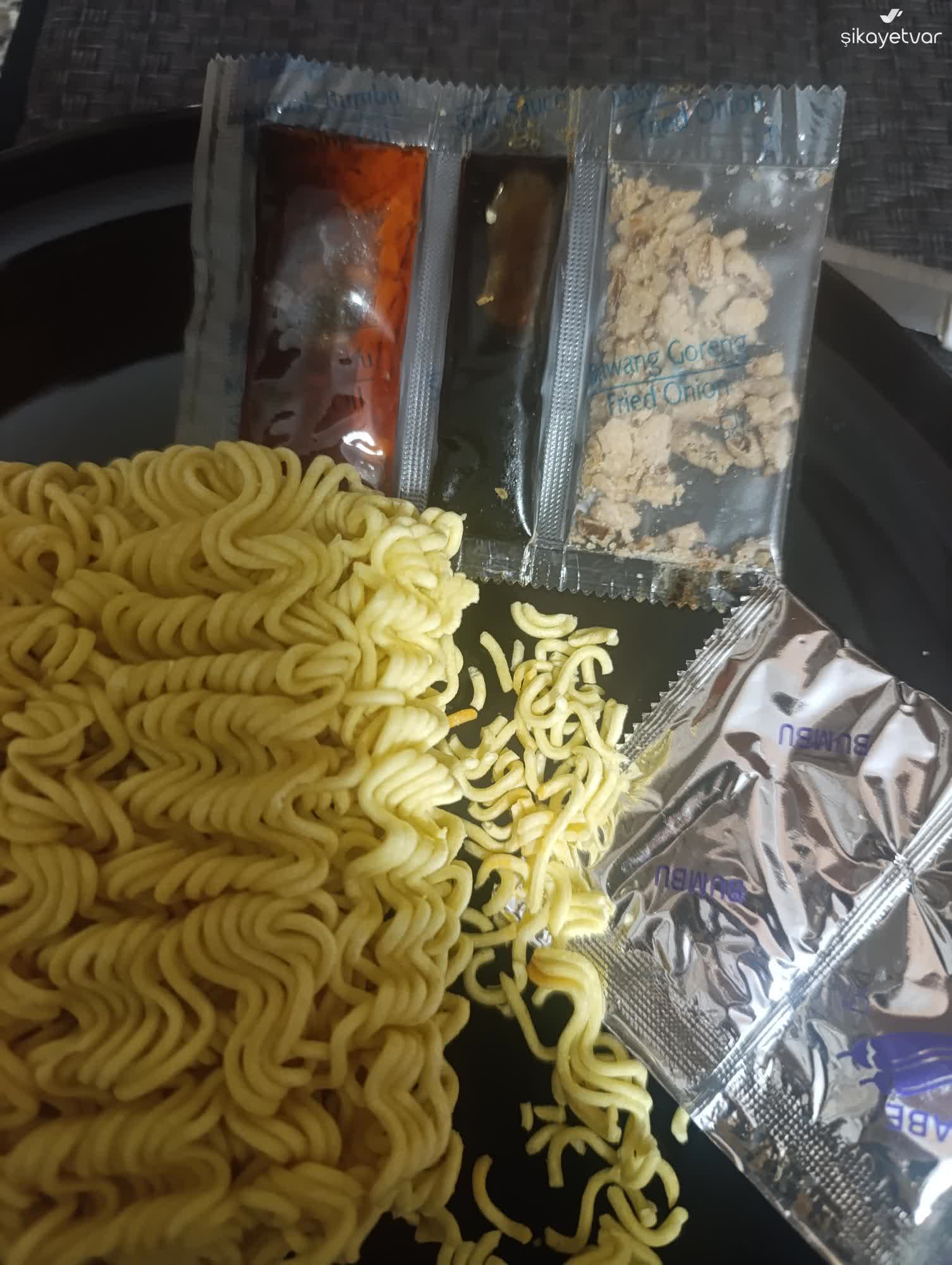 A101 Marketinden Aldığım İndomie Noodle Ürününde Kırmızımsı Lekeler ...