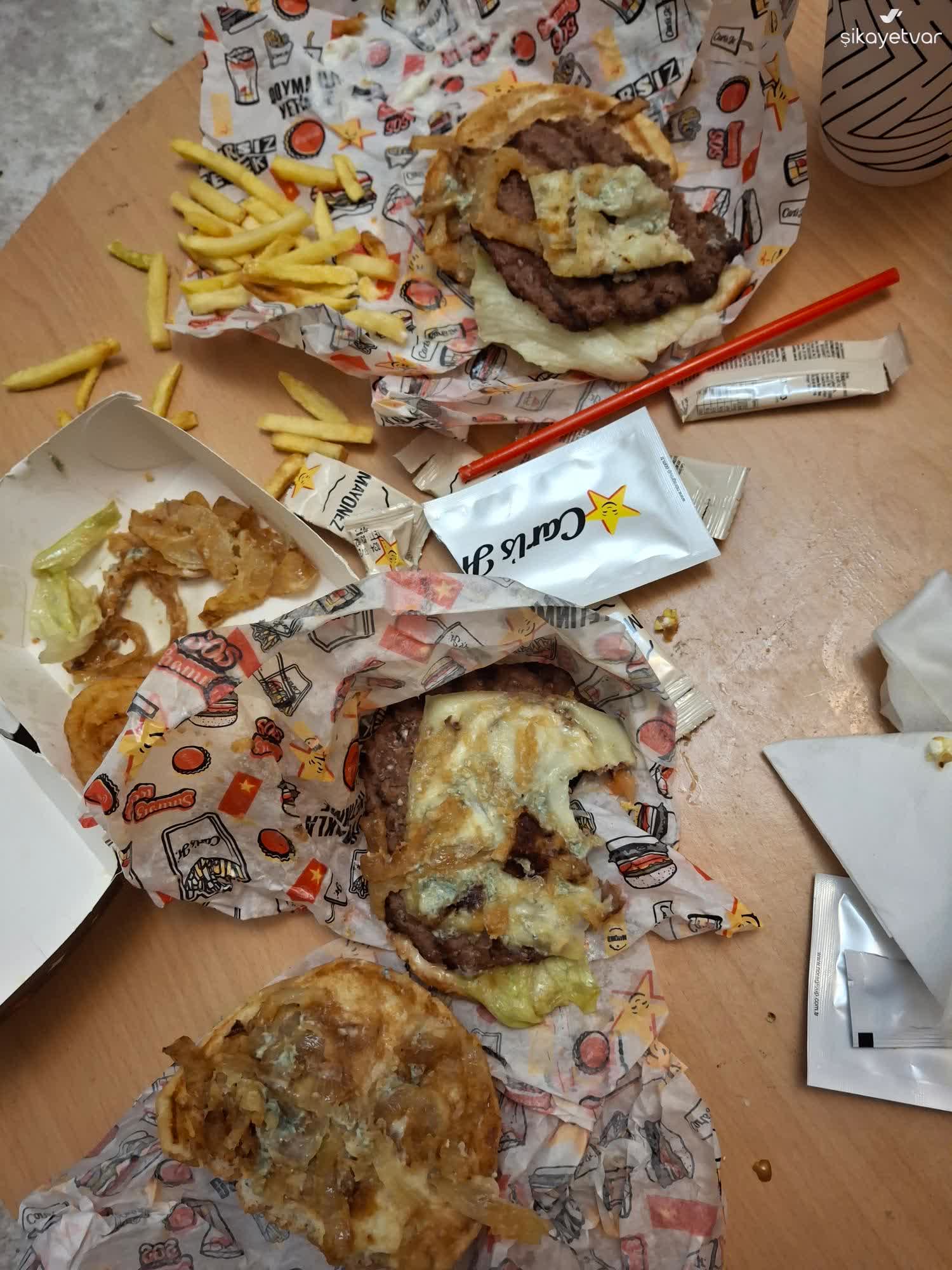 Carl’s Jr. Şubesinde Bozulmuş Rokforlu Hamburger Ve Bayat Soğan ...