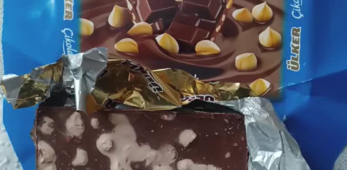 Mavi Ambalajlı Ülker Çikolatasında Küf Benzeri Renk Değişikliği Ve İade ...