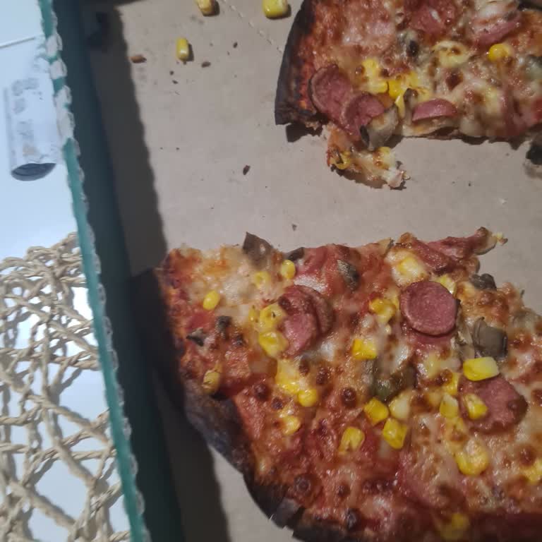 PizzaLazza Yanık Pizza Teslimatı Ve Çözüm Sunulmaması - Şikayetvar